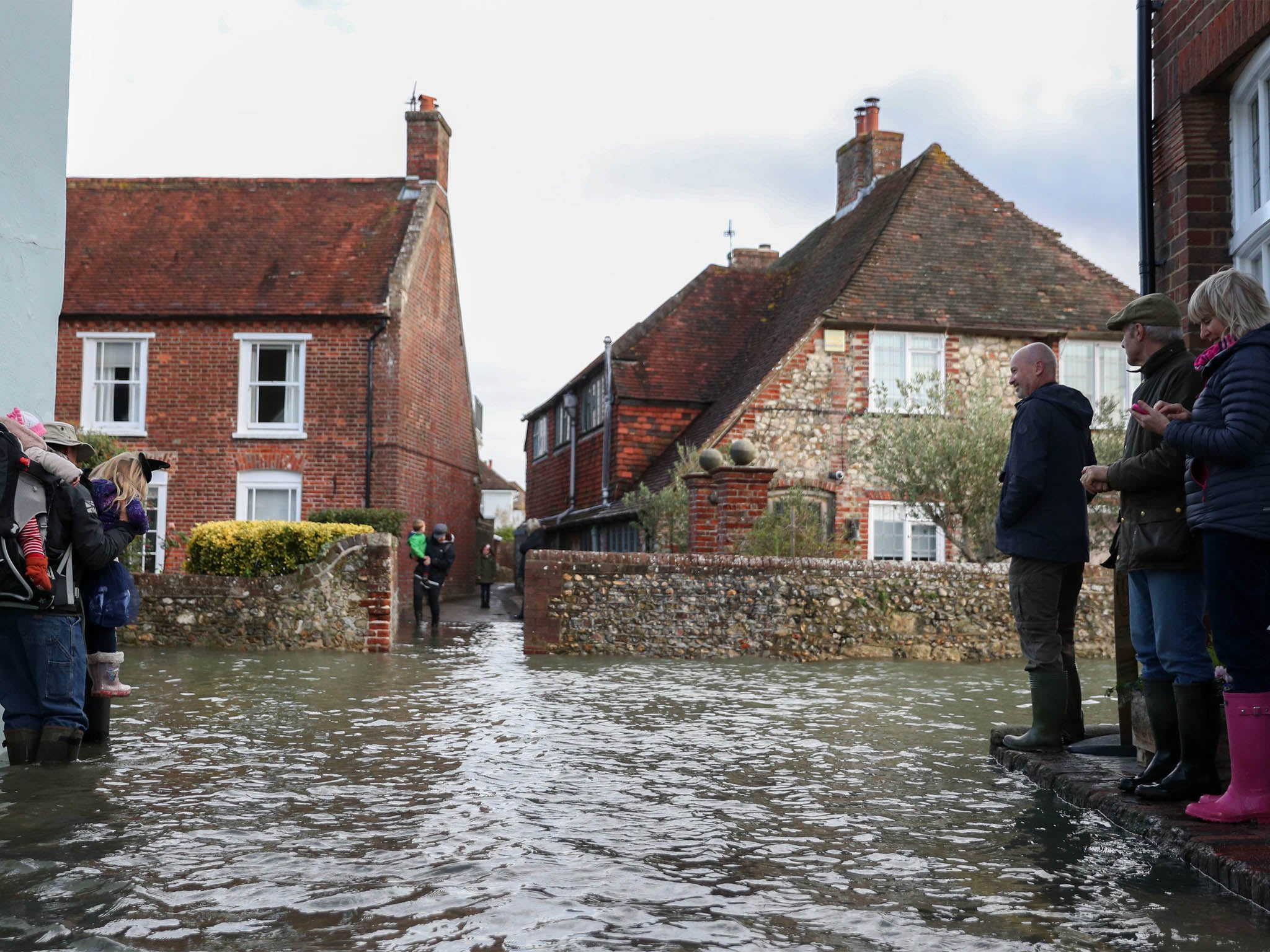 Uk Weather Flood Warnings In Scotland As Most Britons Set For Mild And
